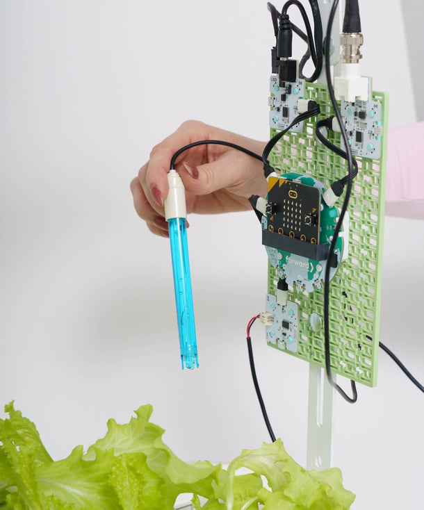 Smart Hydroponics Kit with micro:bit – STEM Classroom Project – Forward Education